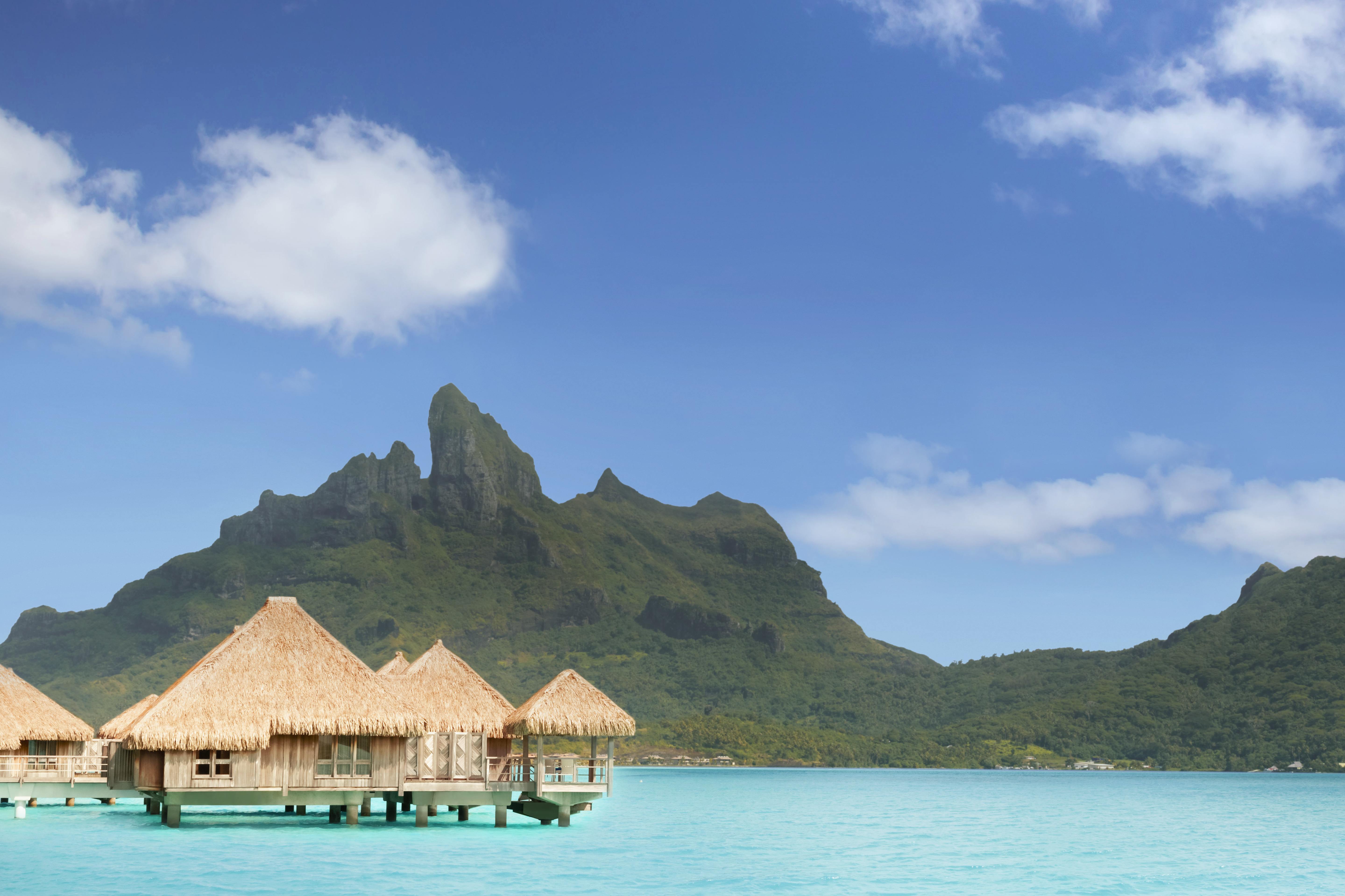 大溪地：波拉波拉瑞吉ST Regis Bora Bora 5晚+本岛希尔顿1晚，与爱的人相约南太平洋那一抹七色瀉湖_八大洲旅游