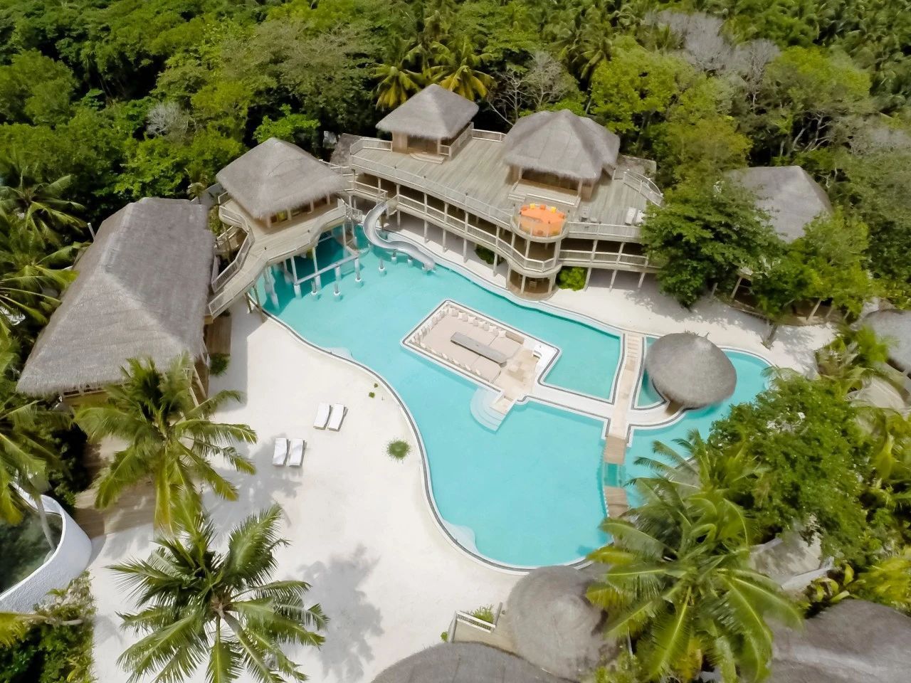 海滨城堡度假丨马尔代夫Soneva Fushi 5晚7天探索之旅【Soneva集团+首航直飞+至尊9卧别墅+私属滑梯+水上飞机+儿童俱乐部+管家服务+有机生活+丛林秘境+美食饕餮】_八大洲旅游